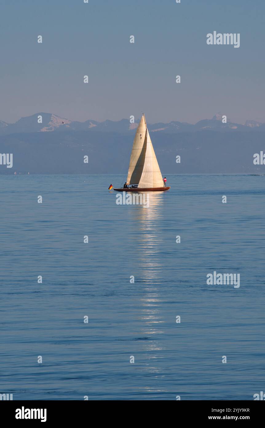 Bodensee, Segelboot im Herbst auf dem See *** Lake Constance, Sailing ...