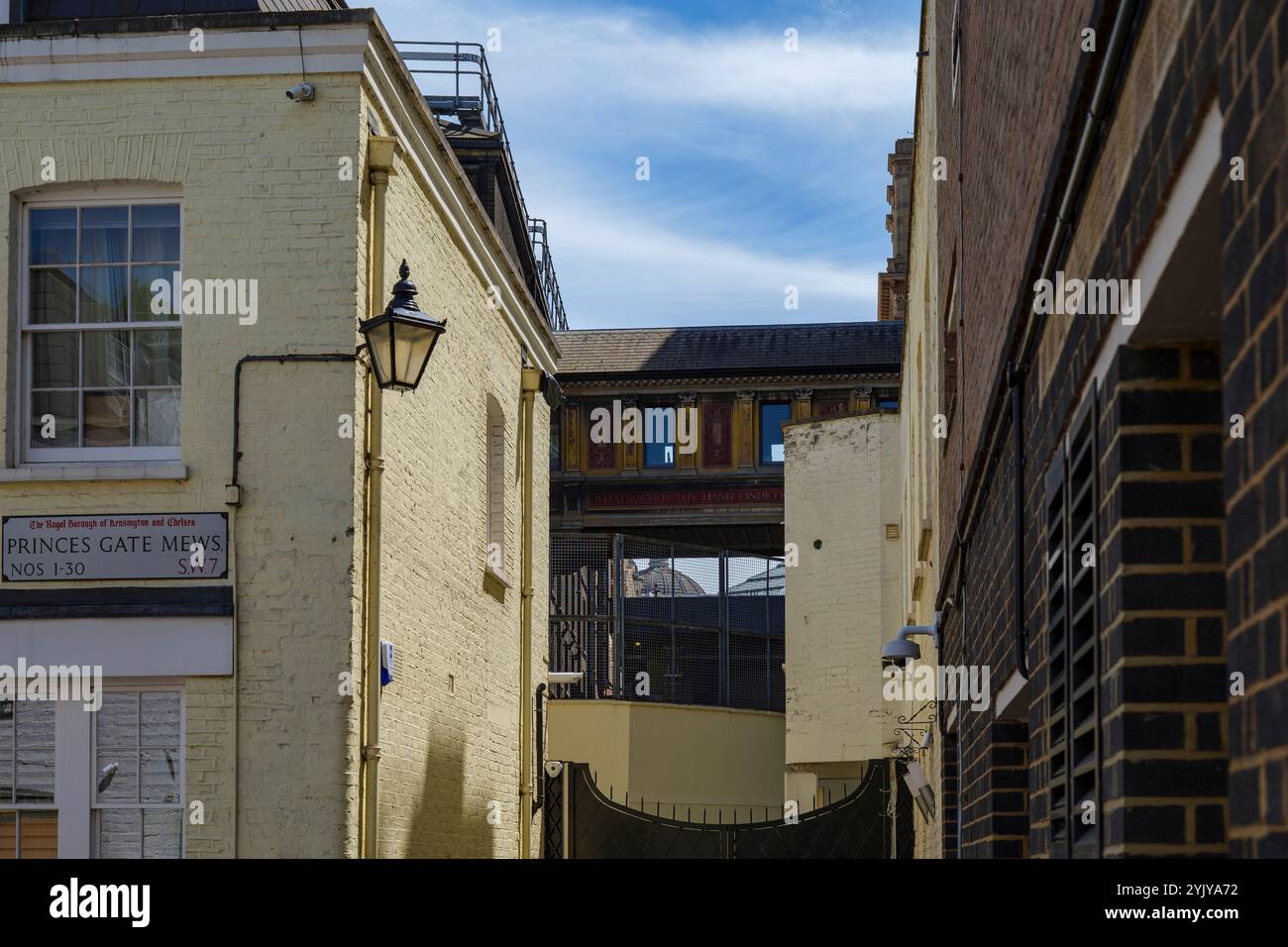 London - 06 16 2022: Bridge connecting two buildings of the Victoria ...