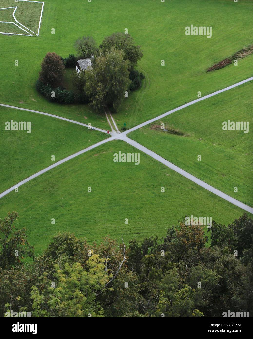 Intersecting pathways hi-res stock photography and images - Alamy