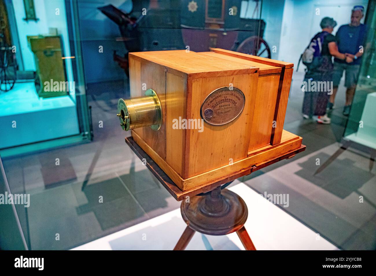 Original Daguerreotype Whole pate camera, 1839, patent in the free ...