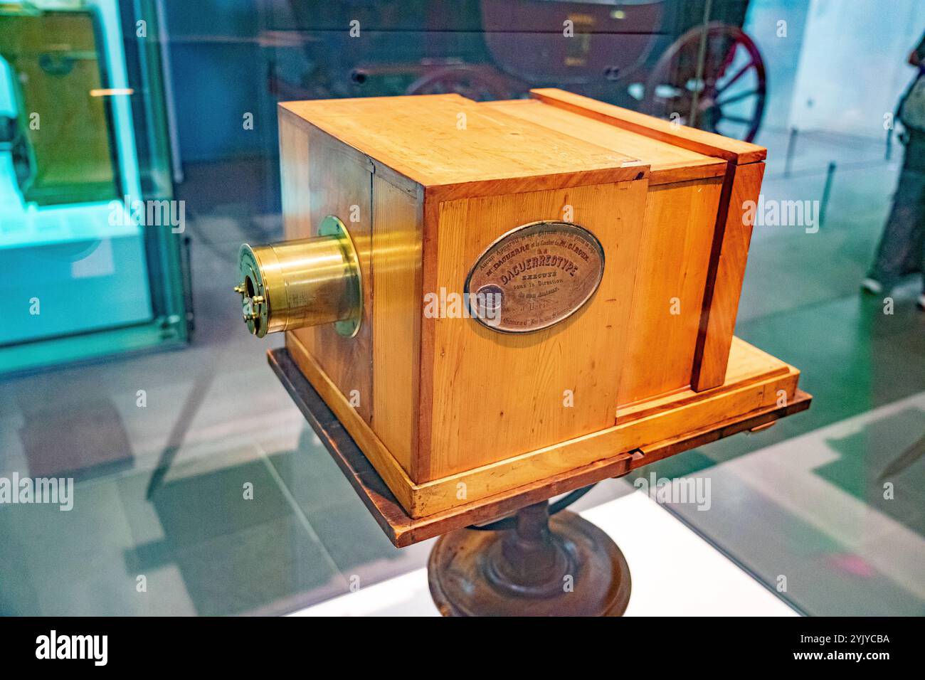 Original Daguerreotype Whole pate camera, 1839, patent in the free ...