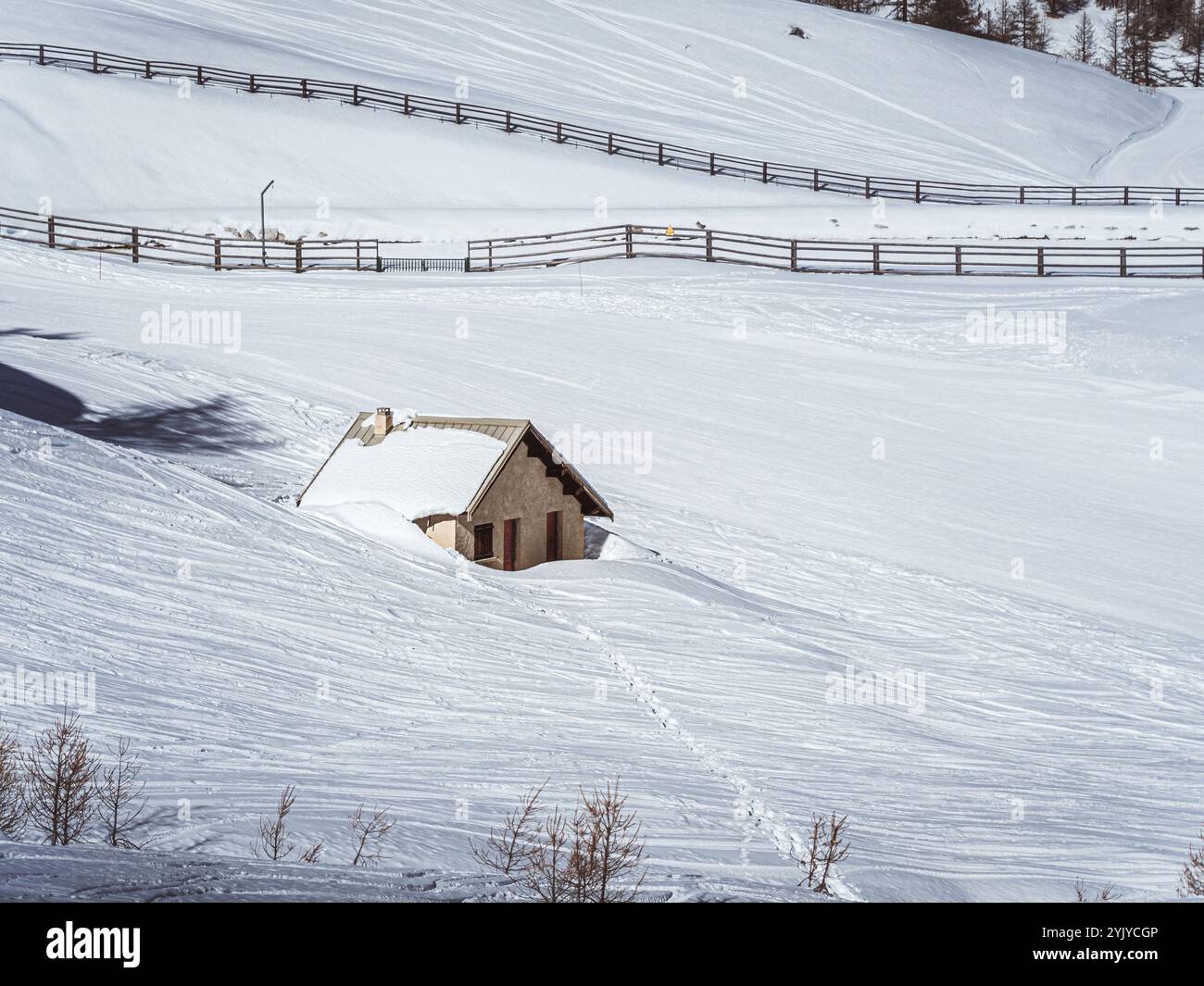Cabin buried in snow hi-res stock photography and images - Alamy