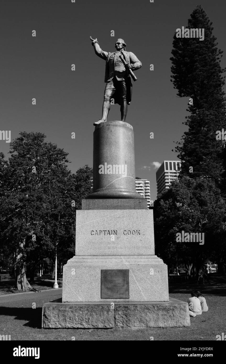 Sydney captain cook statue hi-res stock photography and images - Alamy