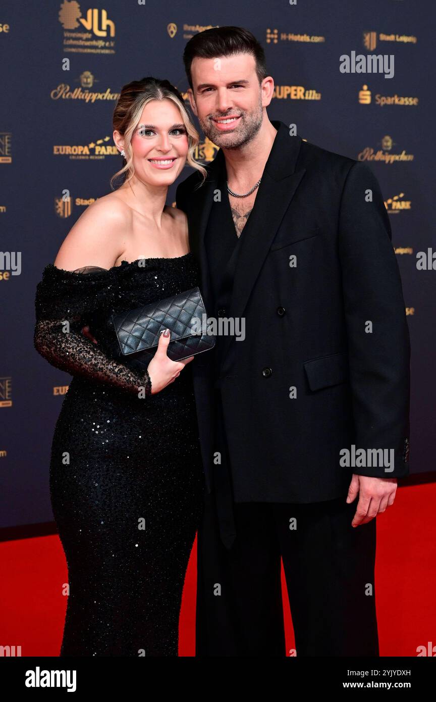 Jay Khan mit Freundin Jessie Noe Scheuermann bei der 30. Verleihung der ...