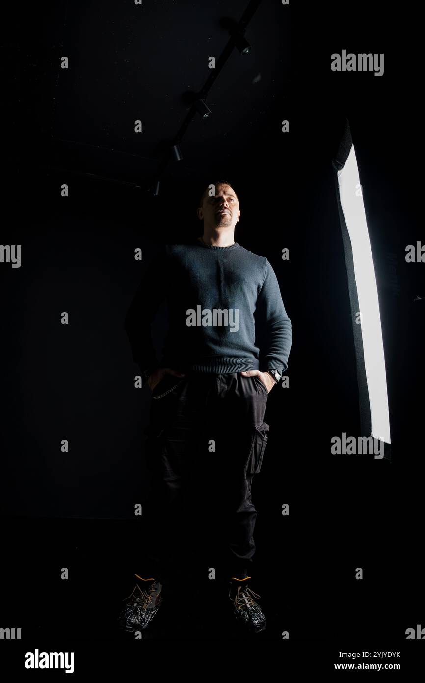 Dynamic artistic pose man hi-res stock photography and images - Alamy