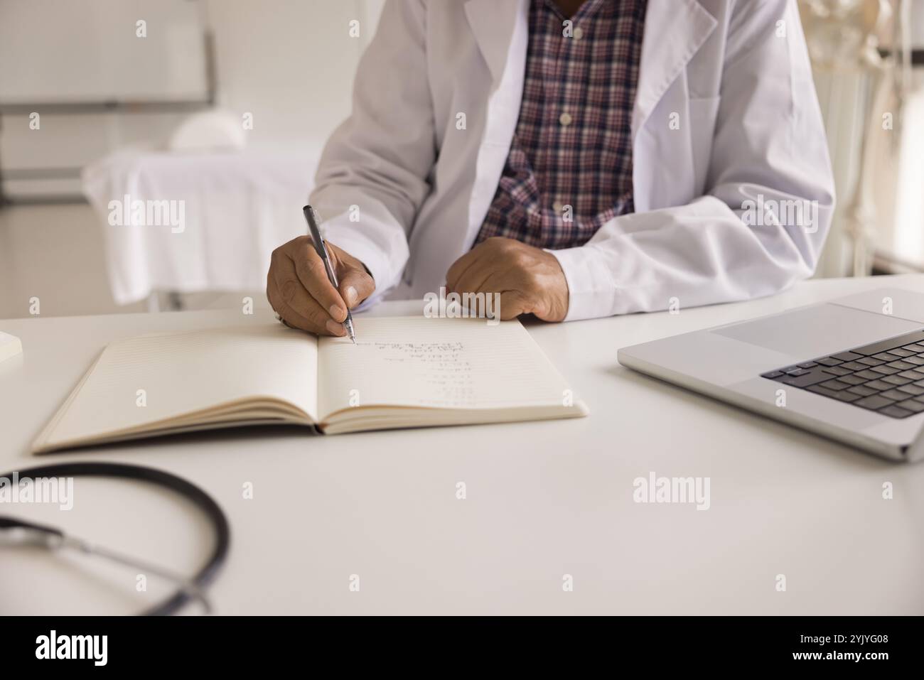 Older person writing in journal hi-res stock photography and images - Alamy