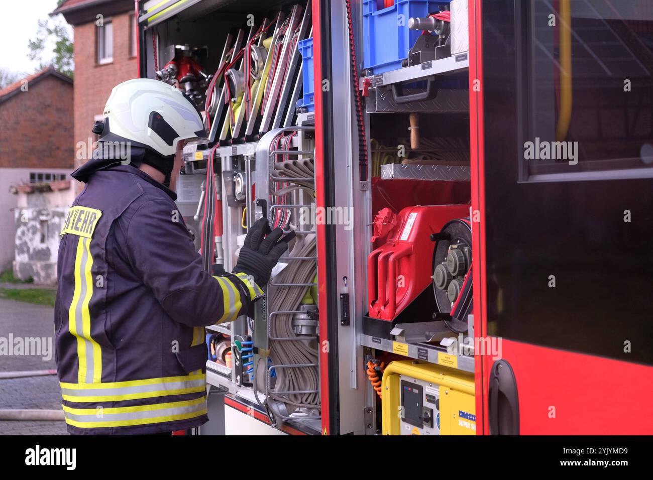 Feuerwehr-Blaulicht Feuerwehr in verschiedenen Bildern und Aktionen in ...