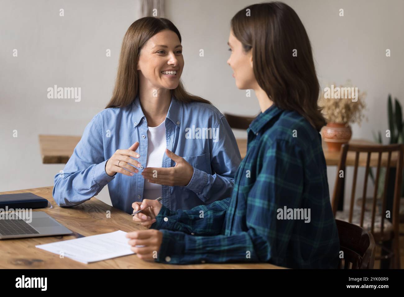 Client ready sign contract hi-res stock photography and images - Alamy