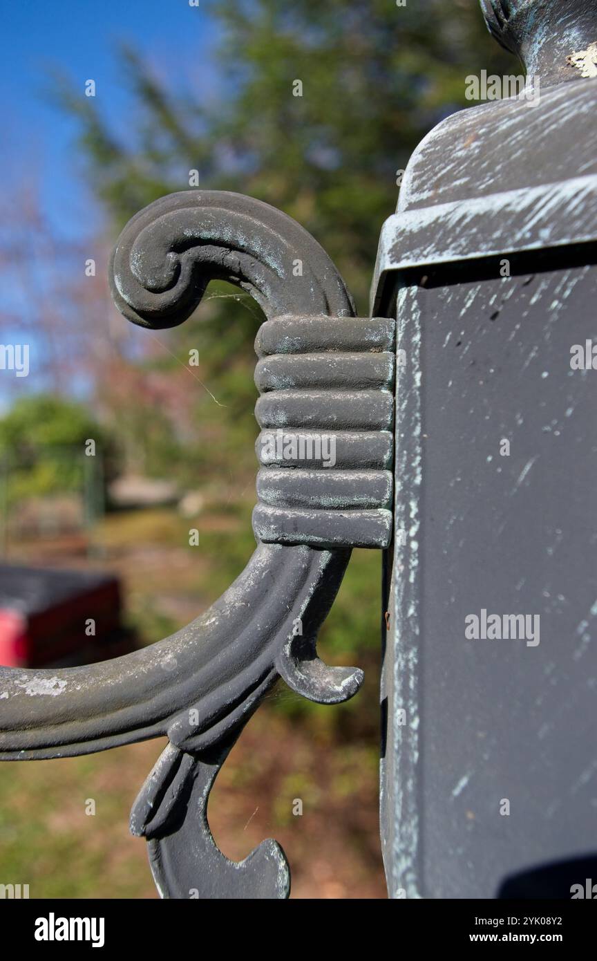 Ornate scrollwork hi-res stock photography and images - Alamy