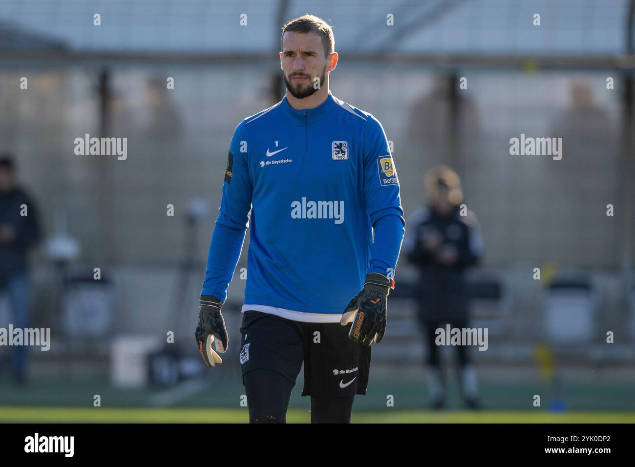 Marco Hiller (Torwart, TSV 1860 Muenchen, #1) beim Aufwaermen. GER, TSV ...
