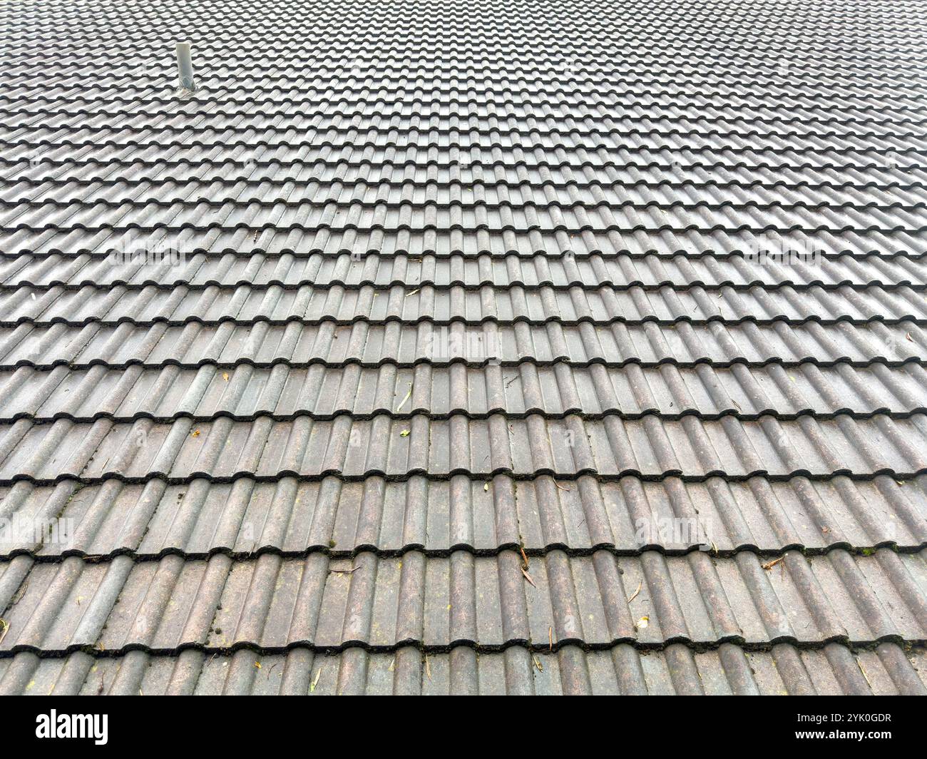 Roof tile backround texture, Grey color tiles house roof construction ...