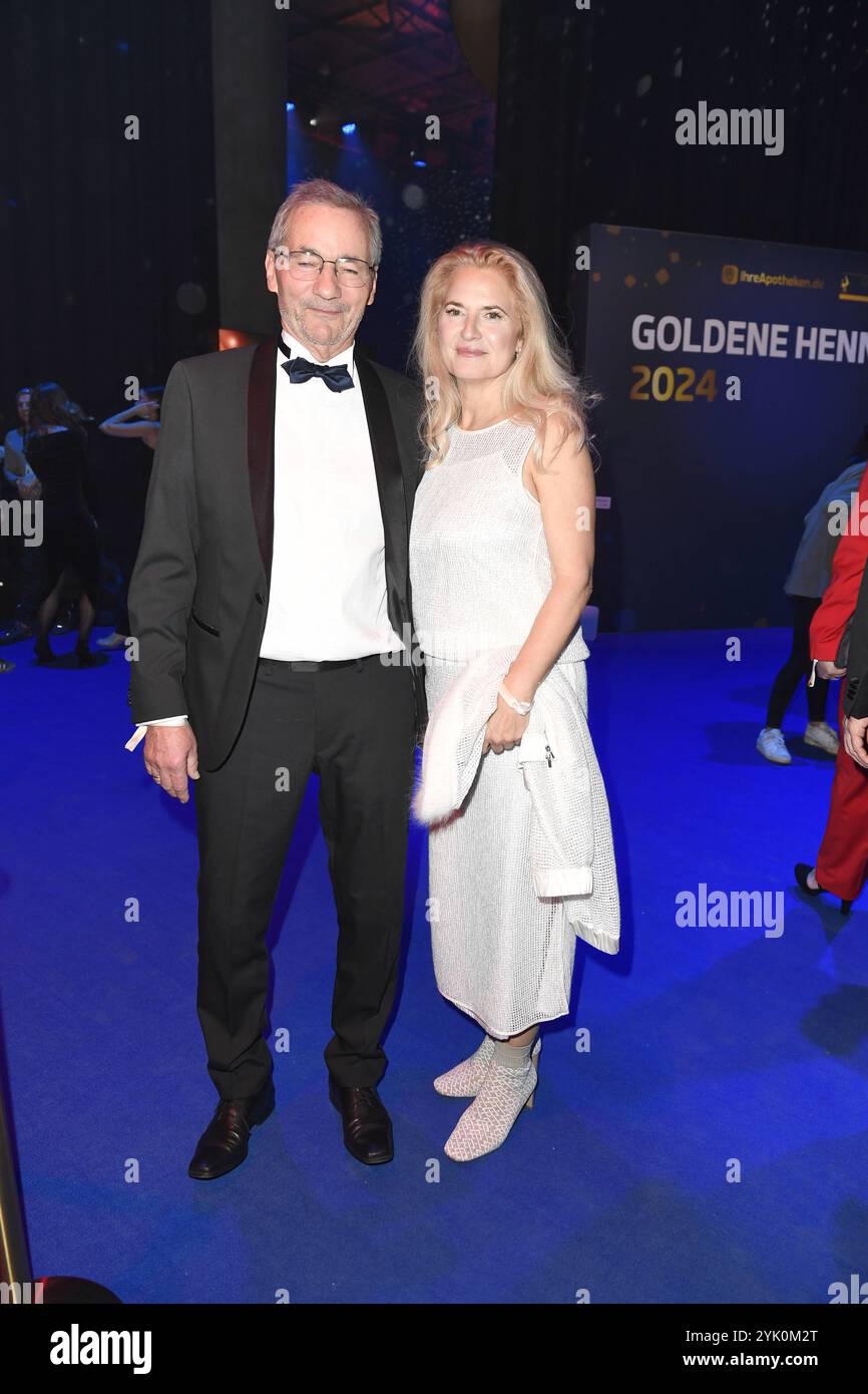 Matthias Platzeck mit Ehefrau Jeanette Jesorka bei der Verleihung der Goldenen Henne in den ...