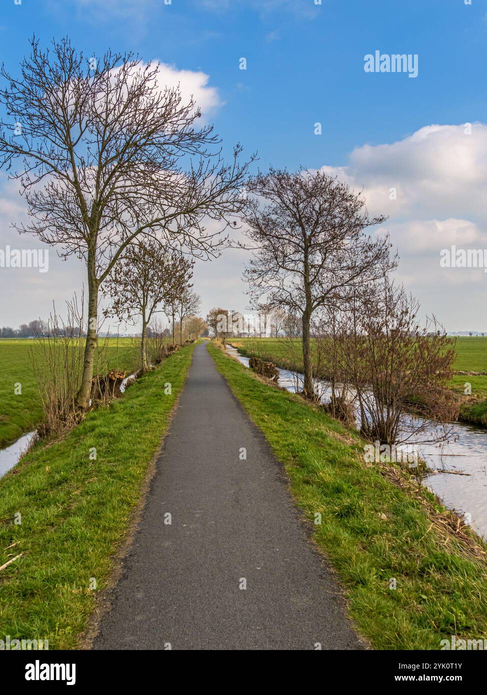 Empty landscape countryside hi-res stock photography and images - Alamy