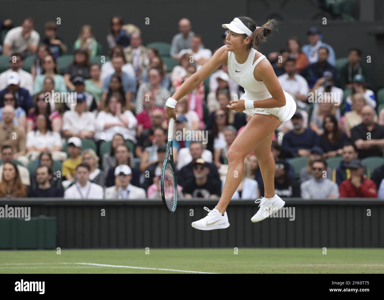 Emma raducanu wimbledon 2024 hi-res stock photography and images - Alamy