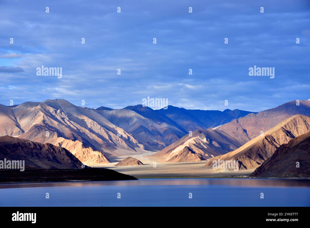Northern himalayan range hi-res stock photography and images - Alamy