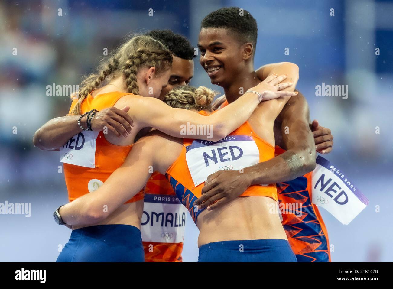 Team Netherlands clebrates winning the gold in the Mixed 4 × 400 meters ...