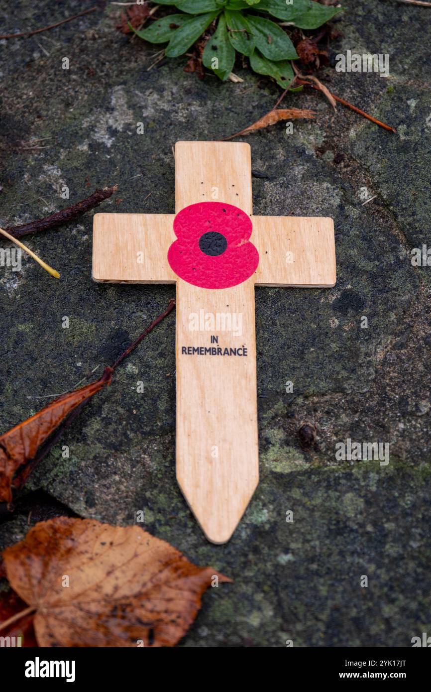 Small wooden remembrance cross Stock Photo - Alamy