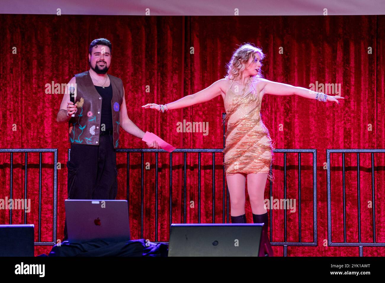 Taylor swift eras tour stage hi-res stock photography and images - Alamy