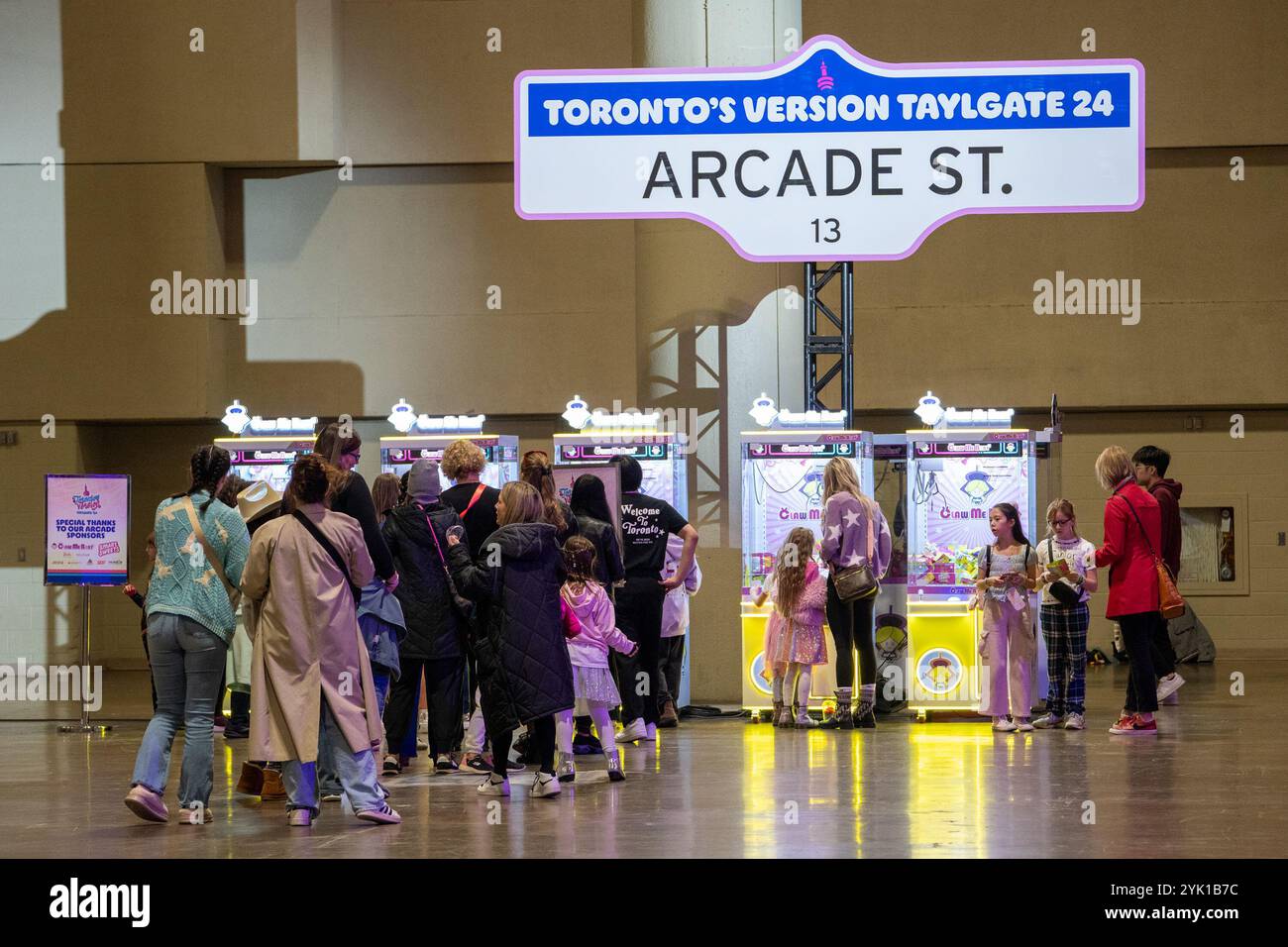 People line up to play claw game at Arcade Station Stock Photo - Alamy