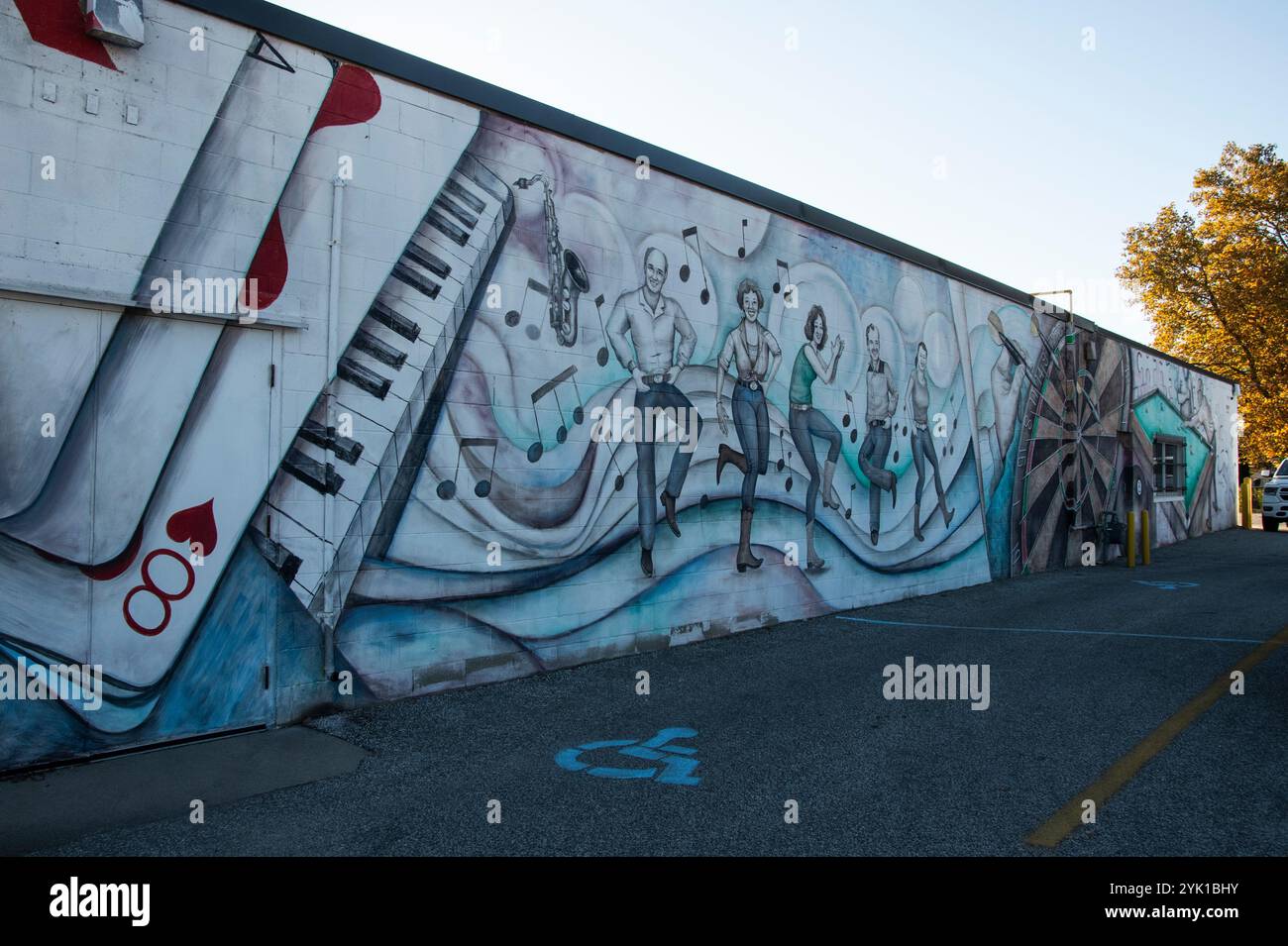 Line dancing hi-res stock photography and images - Alamy