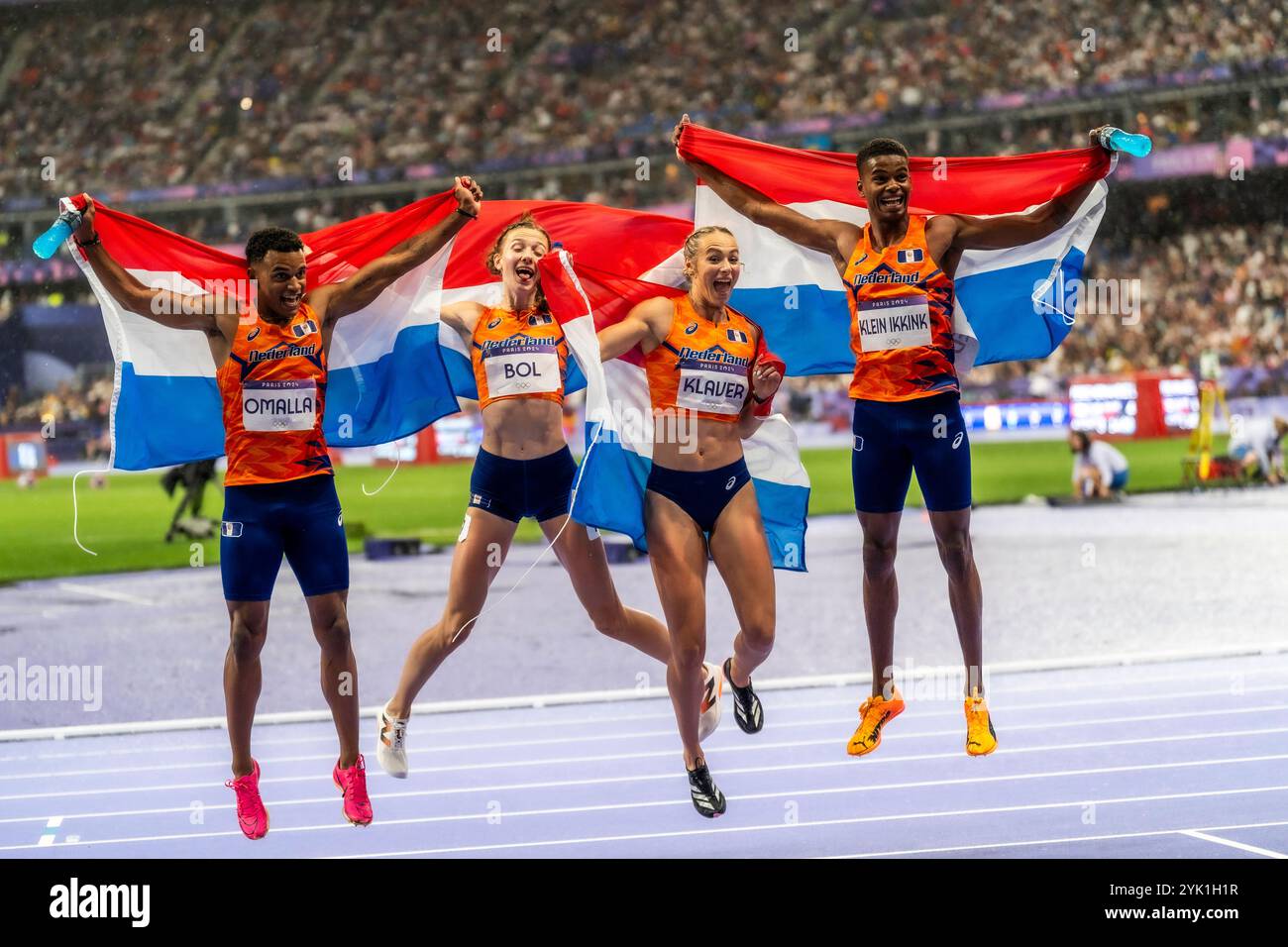 Team Netherlands clebrates winning the gold in the Mixed 4 × 400 meters ...