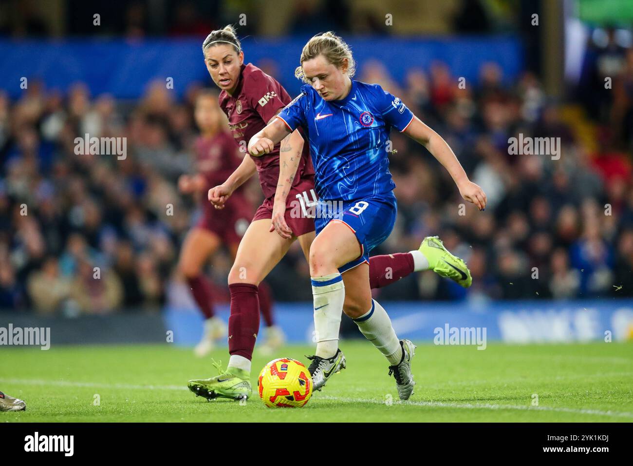 Erin Cuthbert of Chelsea Women shoots during the Barclays Women's Super ...
