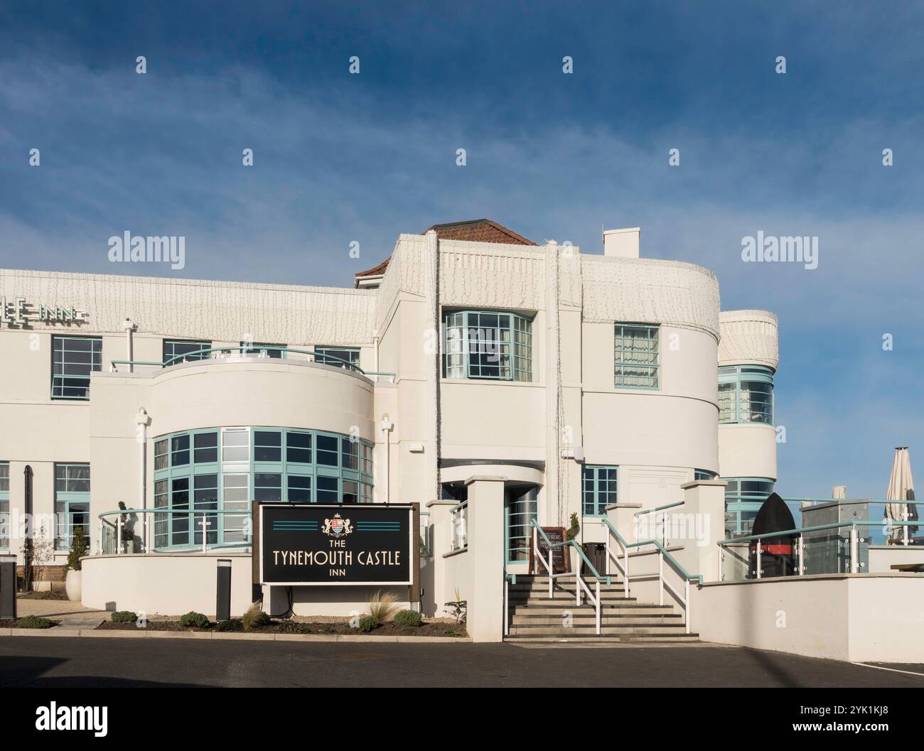 The 1930s art deco style Tynemouth Castle Inn, Tynemouth, England, UK ...