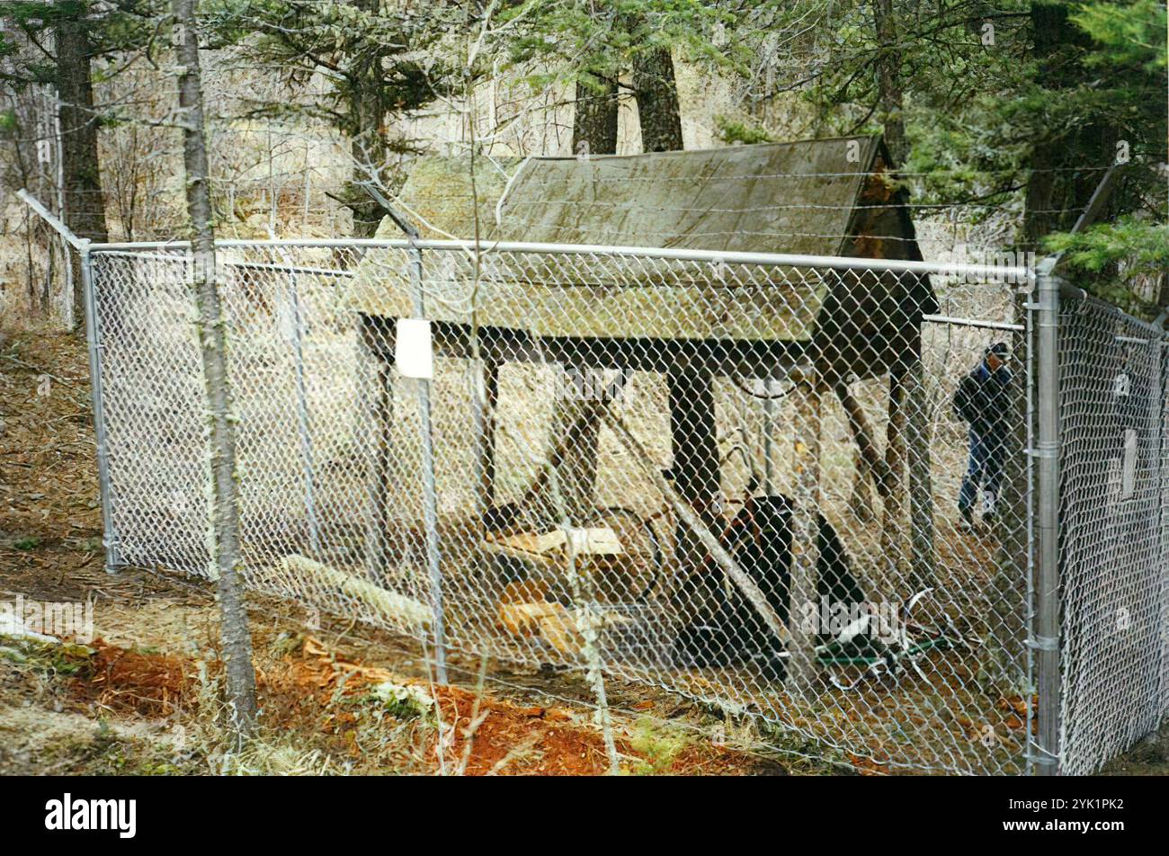 Cabin ted kaczynski unabomber hi-res stock photography and images - Alamy