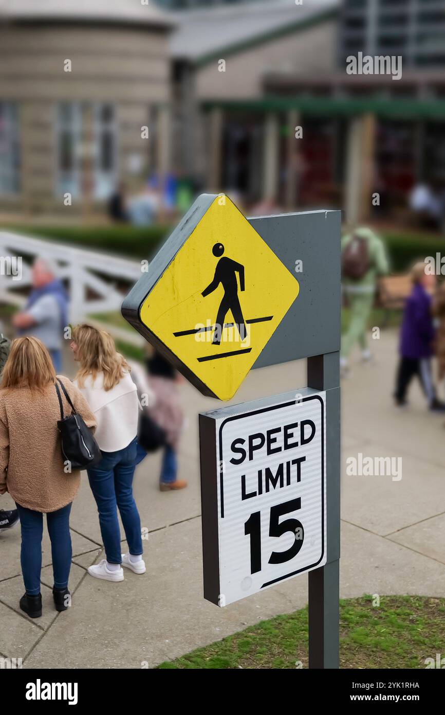 Crosswalk pedestrian sidewalk hi-res stock photography and images - Alamy