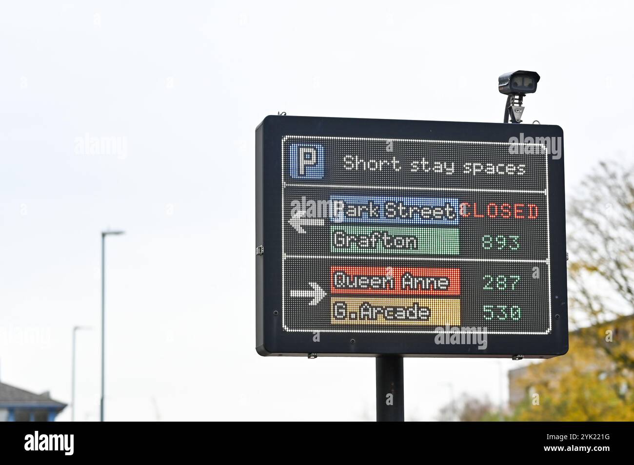 Cambridge, UK, 16 11 2024, Electronic sign on huntingdon Road advising ...