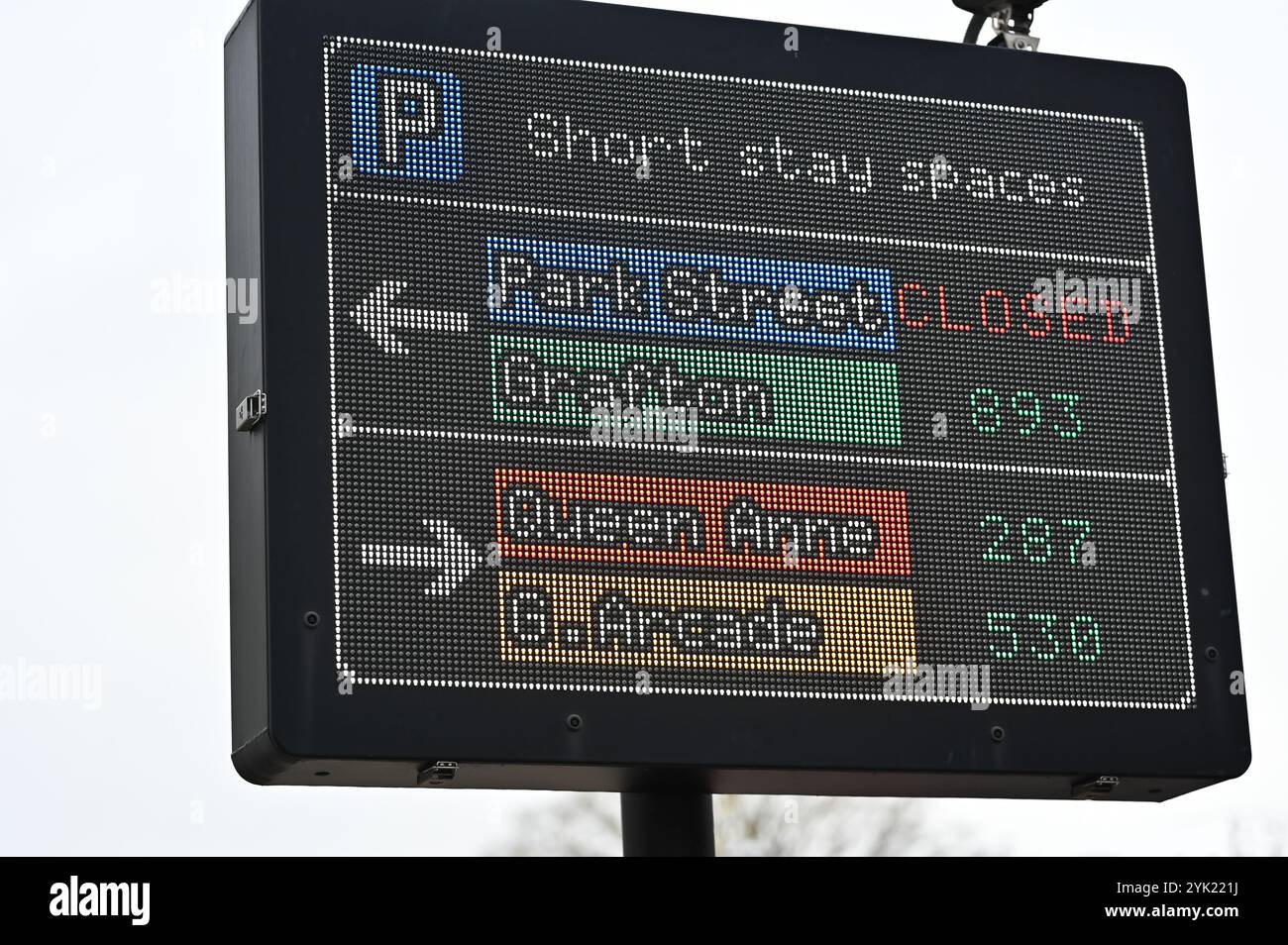Cambridge, UK, 16 11 2024, Electronic sign on huntingdon Road advising ...