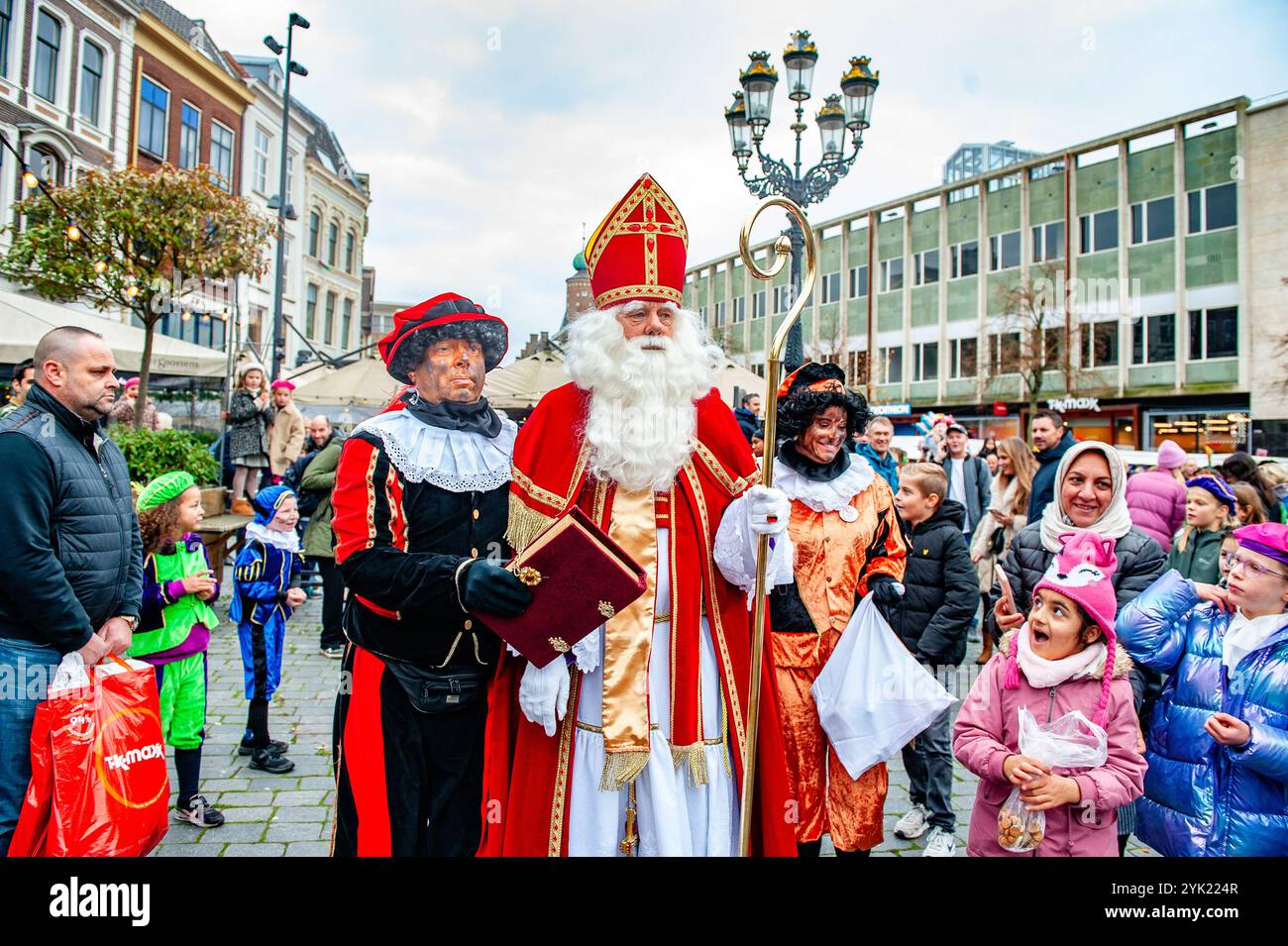 Nijmegen, Netherlands. 16th Nov, 2024. Children are seen surprised by ...