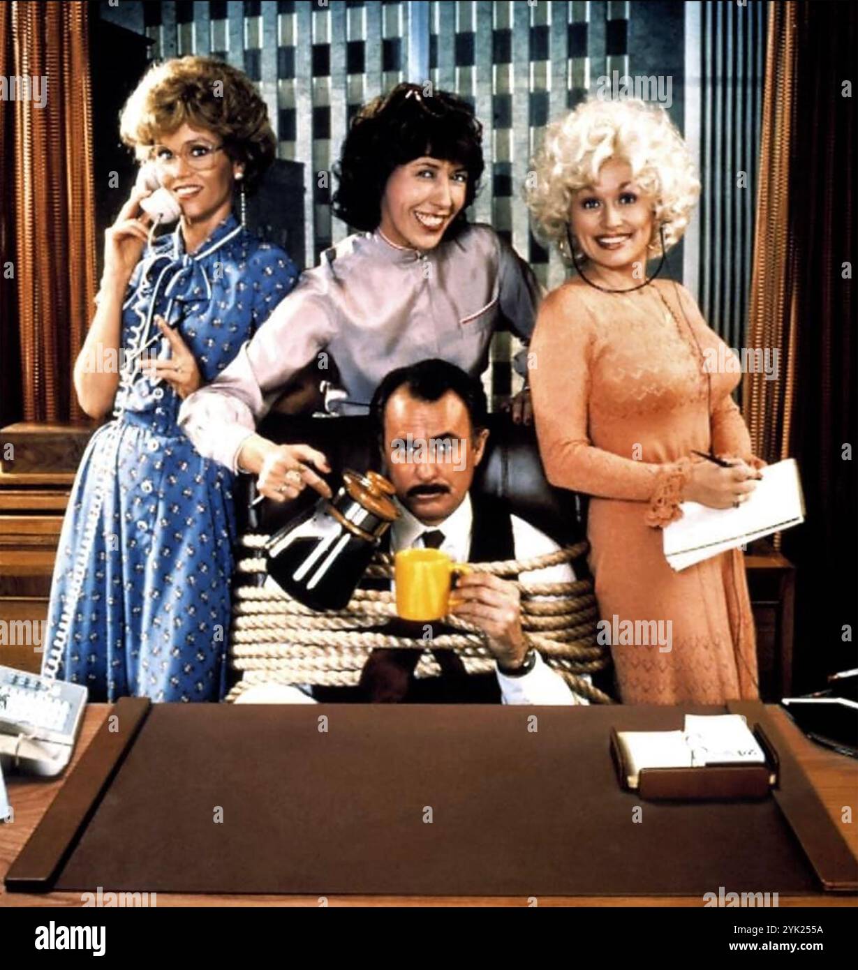 9 TO 5 1980 20th Century Fox film with from left: Jane Fonda, Lily Tomlin, Dabney Coleman, Dolly ...