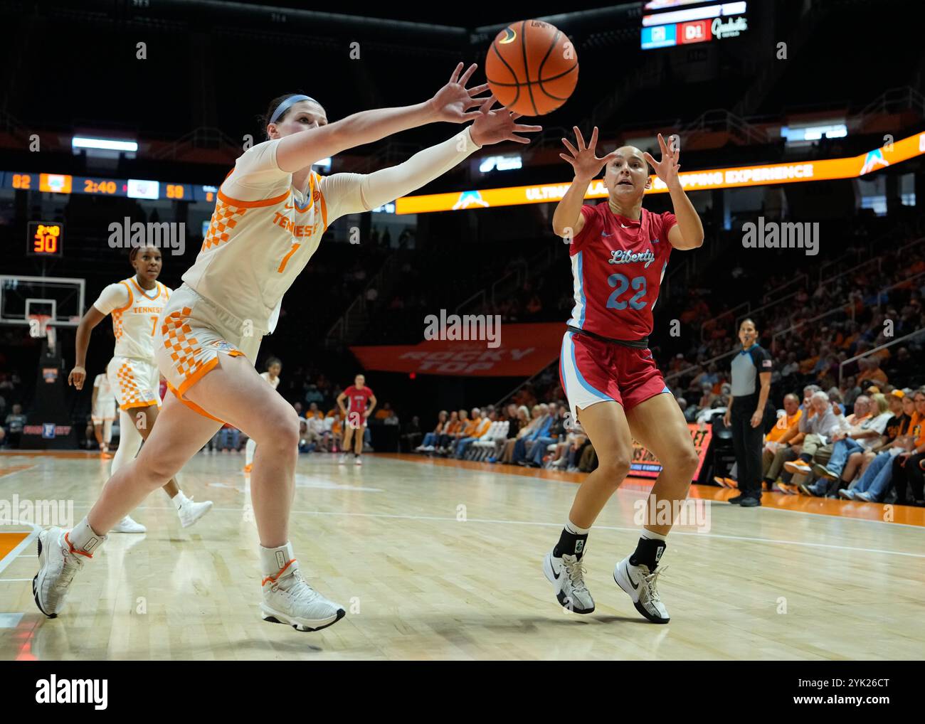November 16, 2024: Sara Puckett #1 of the Tennessee Lady Vols defends ...