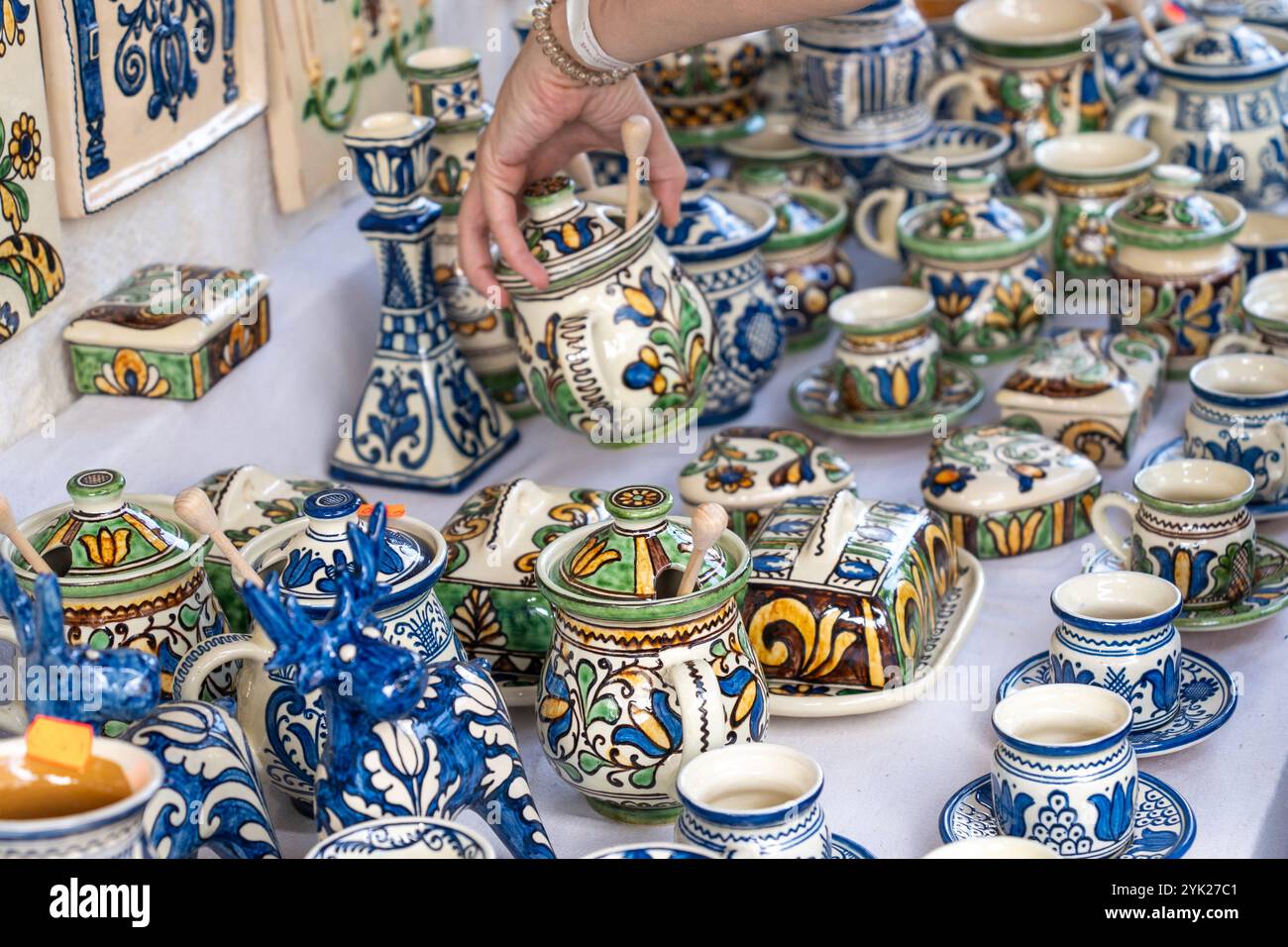 Hungarian traditional old colorfully painted ceramics Stock Photo - Alamy