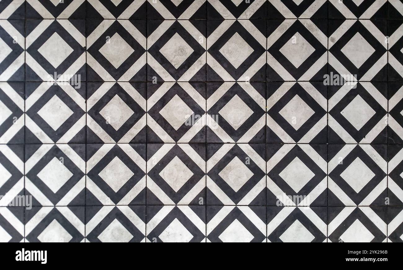 Black and white floor tiles hi-res stock photography and images - Alamy