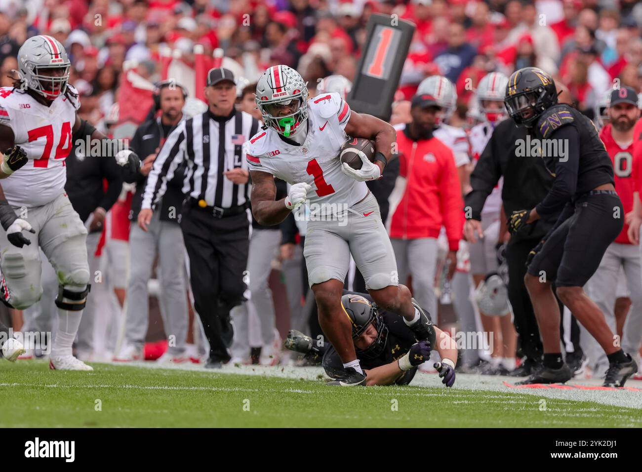 Chicago, Illinois, USA. 16th Nov, 2024. the game between the Ohio State ...