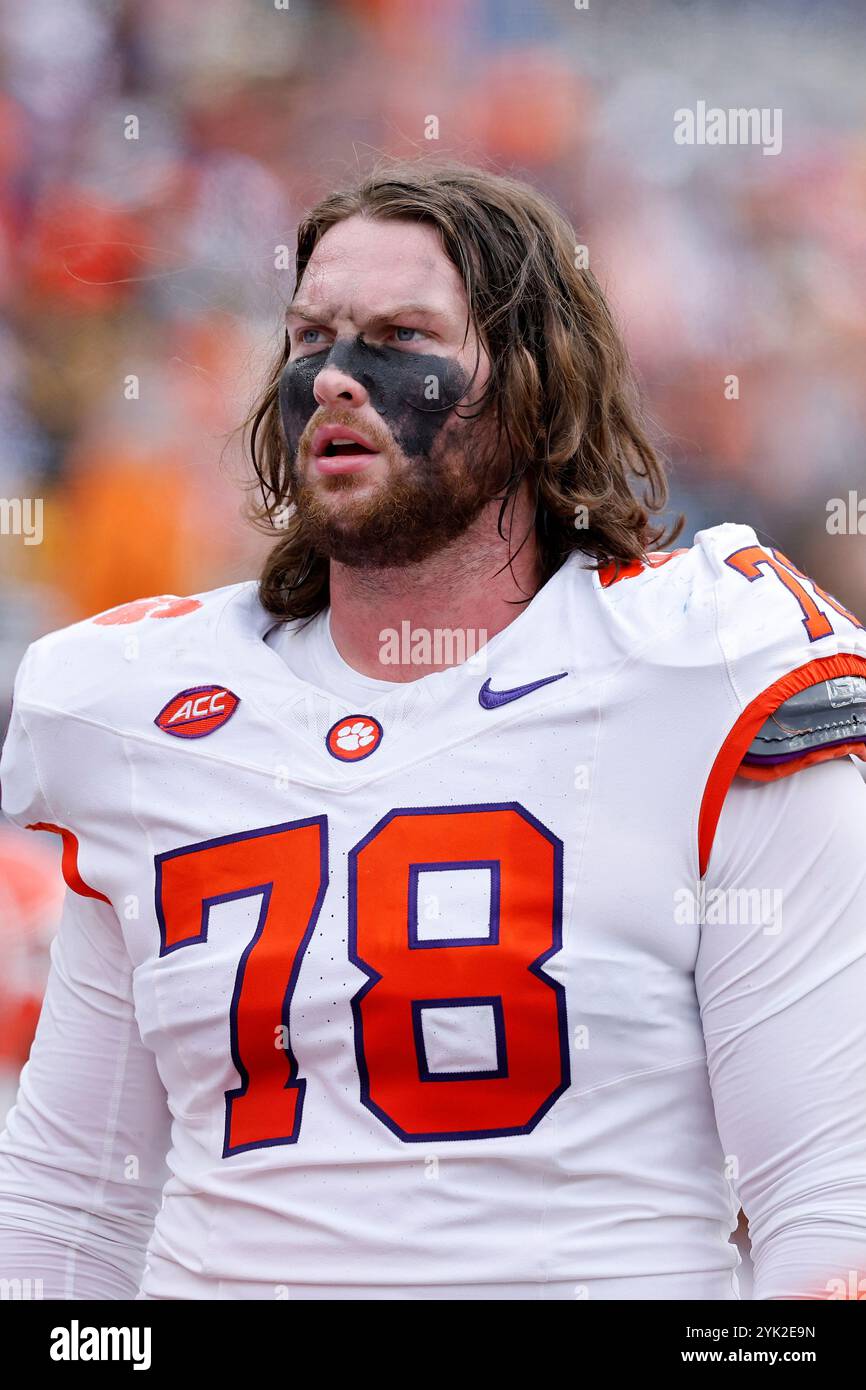PITTSBURGH, PA - NOVEMBER 16: Clemson Tigers offensive lineman Blake ...