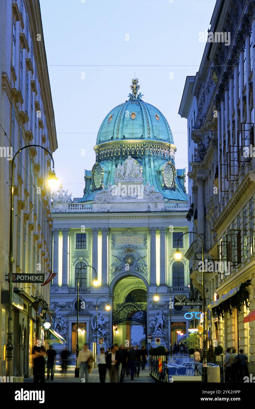 Vienna kohlmarkt street people hi-res stock photography and images - Alamy