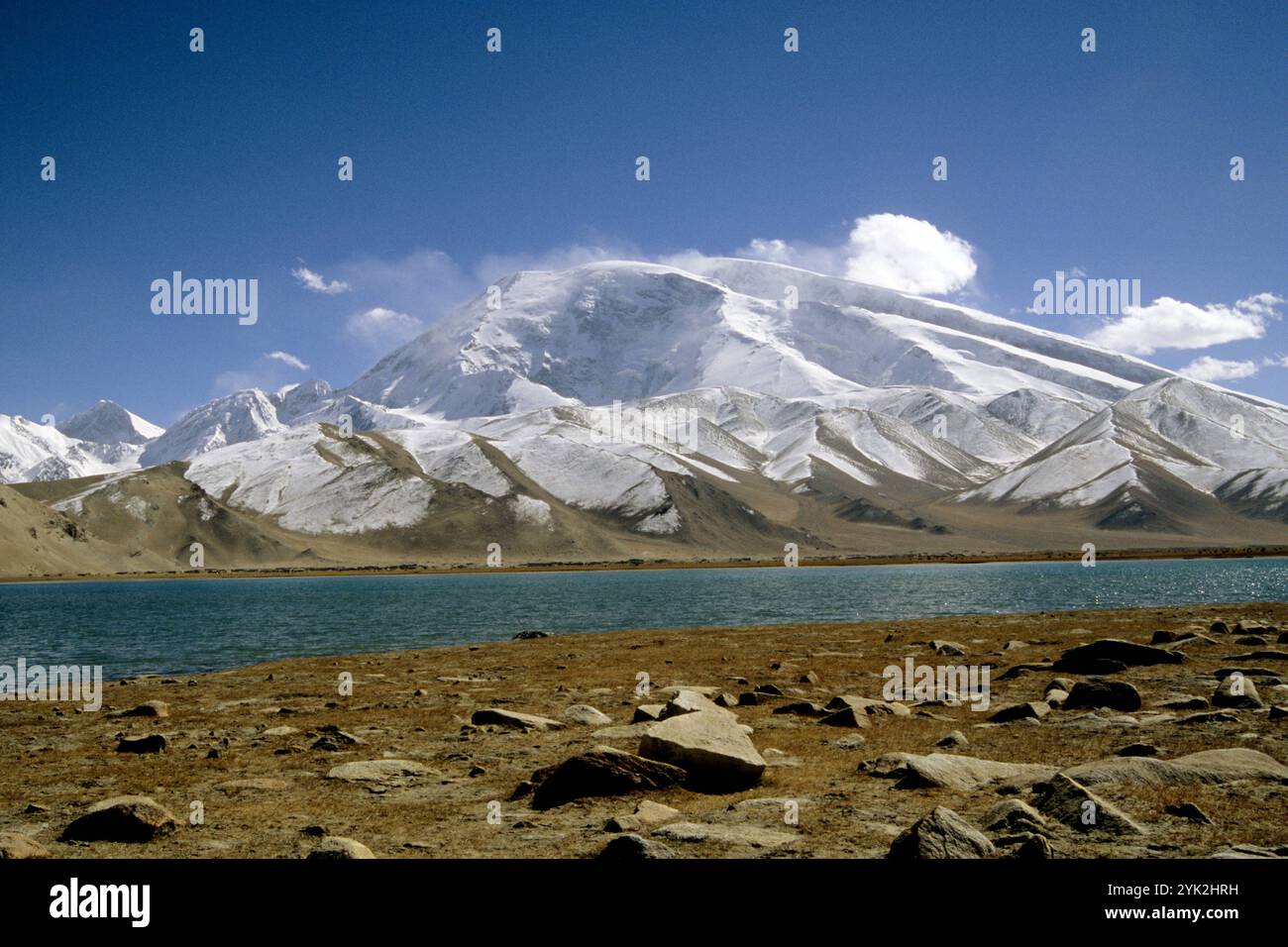 Karakul lakes hi-res stock photography and images - Alamy
