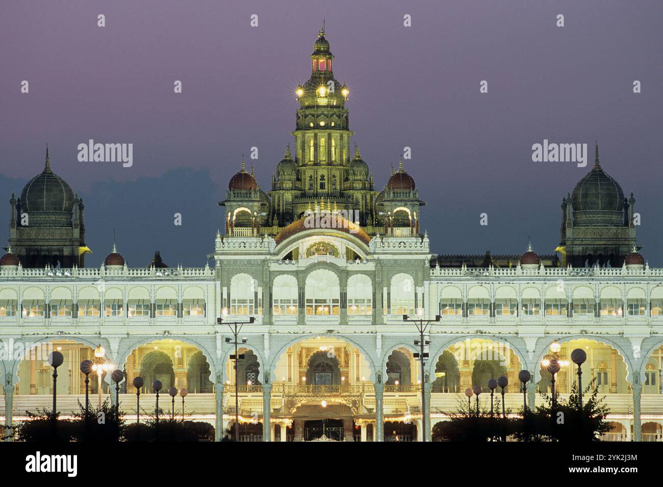 India karnataka maharajas palace gate hi-res stock photography and ...