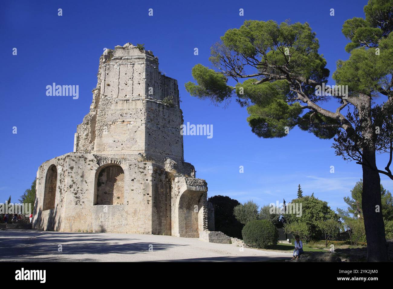 Ancient tour tower magne hi-res stock photography and images - Alamy