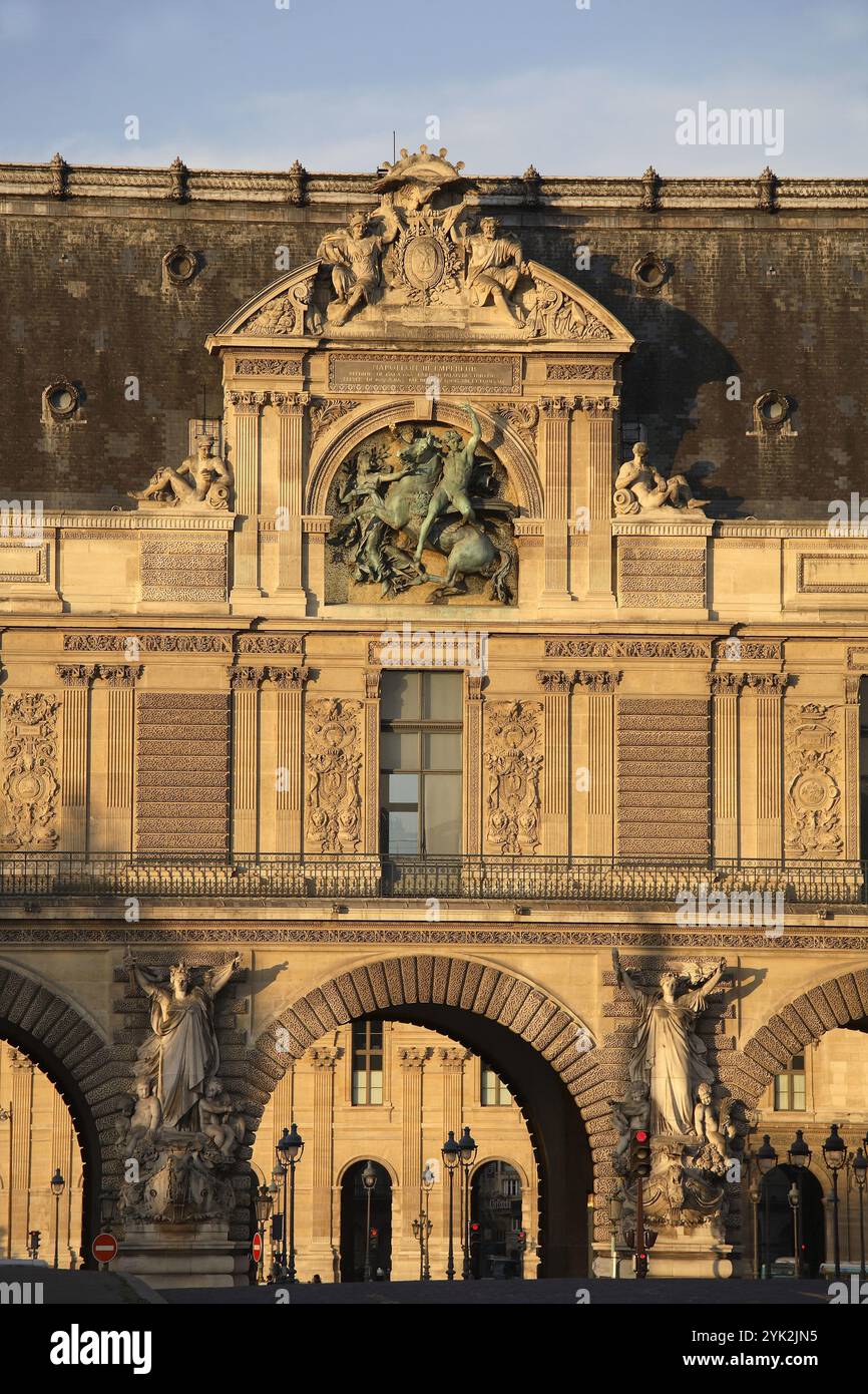 Le louvre museum facade hi-res stock photography and images - Alamy