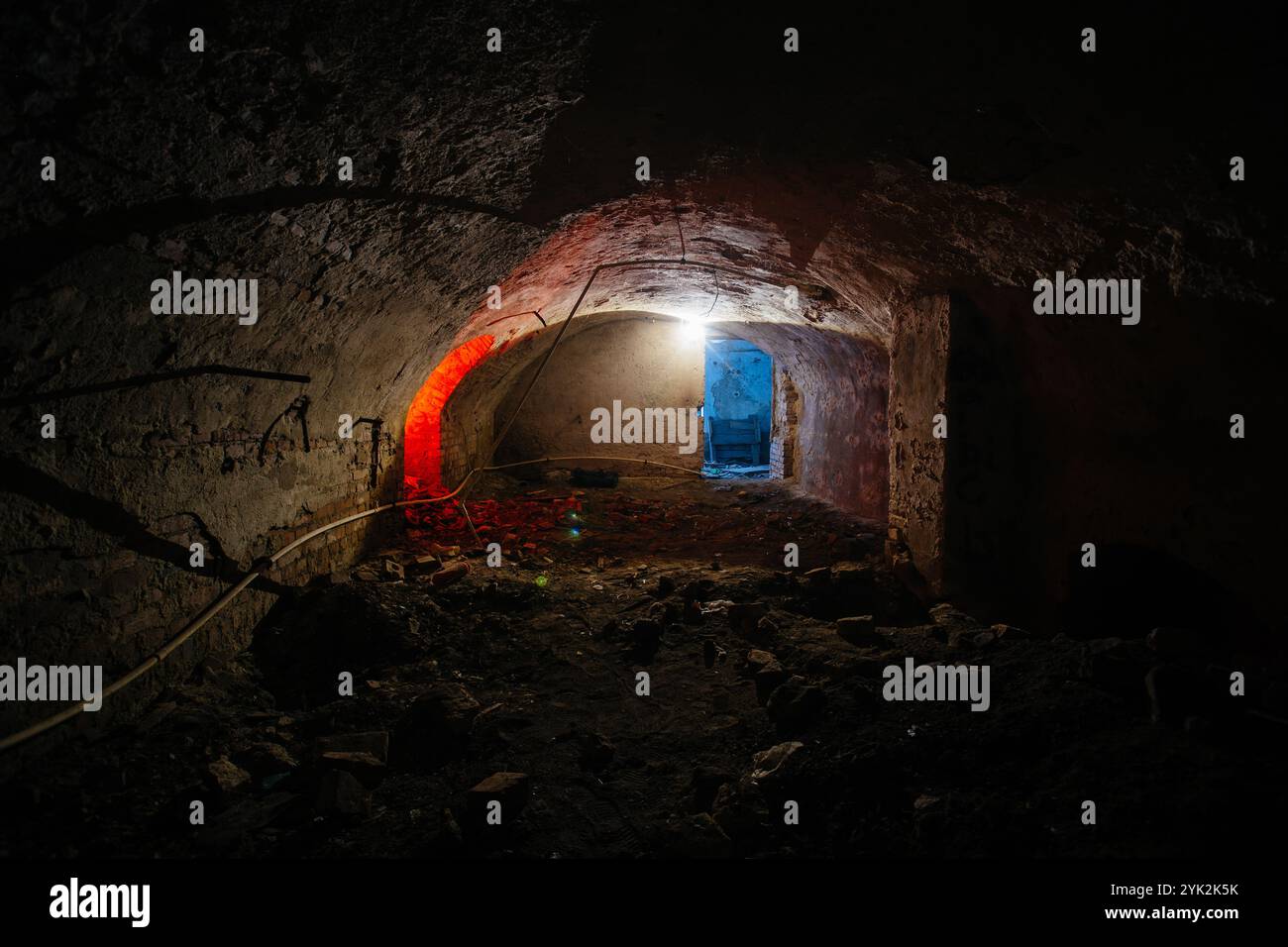 Abandoned empty old dark underground vaulted cellar Stock Photo - Alamy