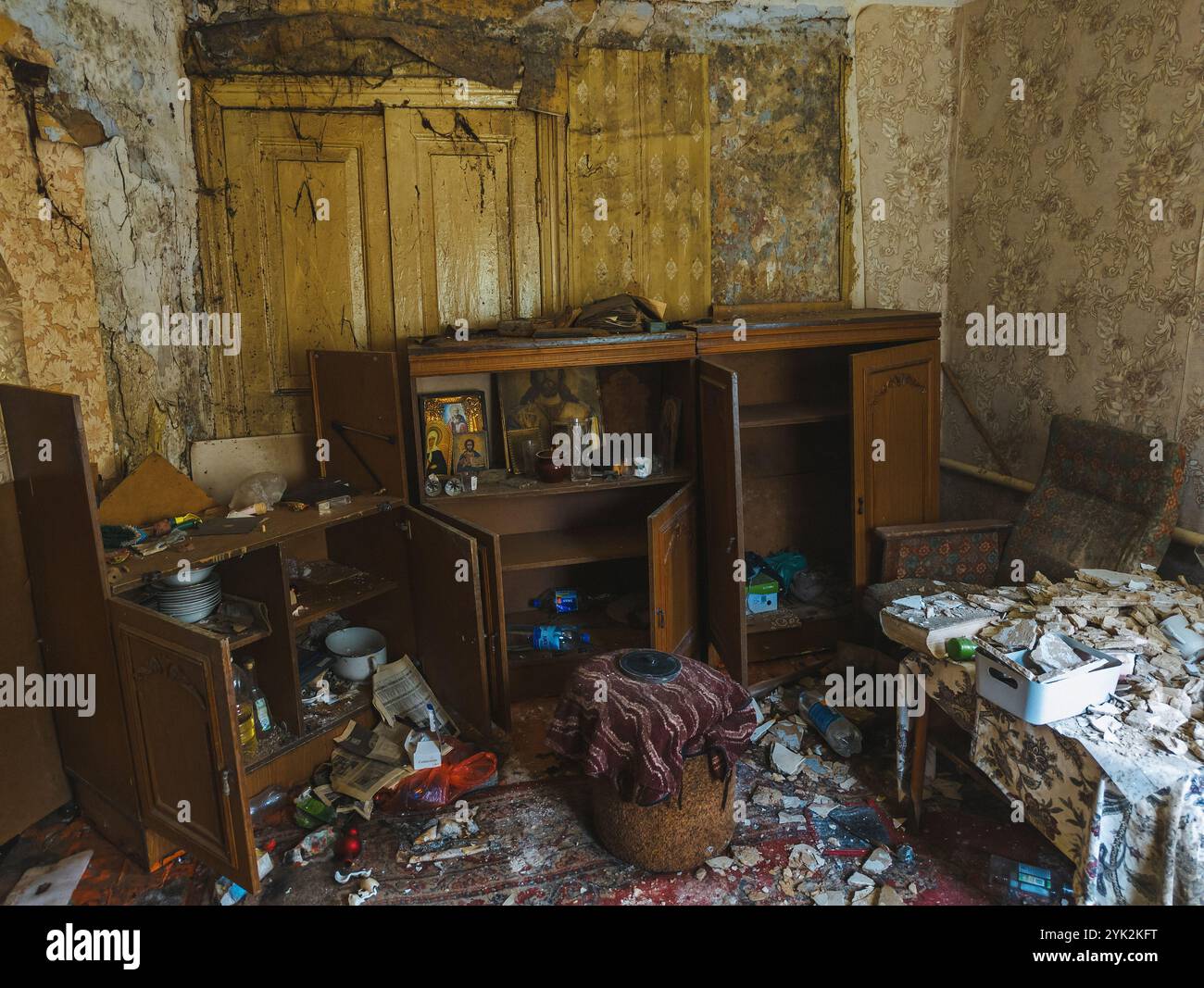 Interior old dark house no people hi-res stock photography and images ...