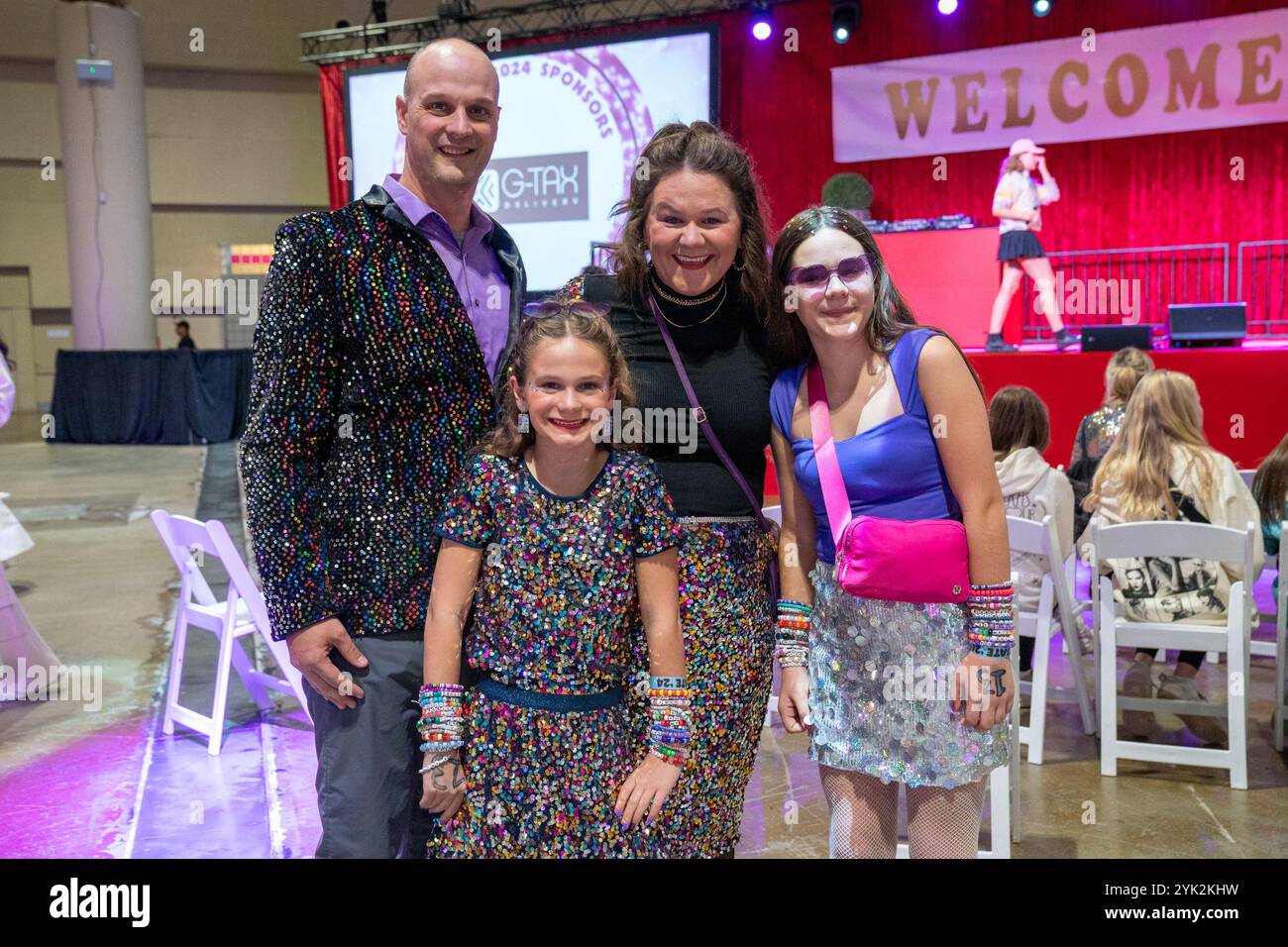 Taylor swift photo pose hi-res stock photography and images - Alamy