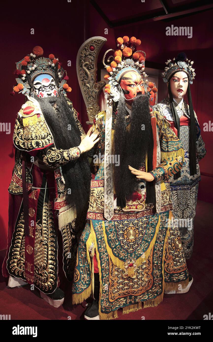 Chinese opera masks hi-res stock photography and images - Alamy
