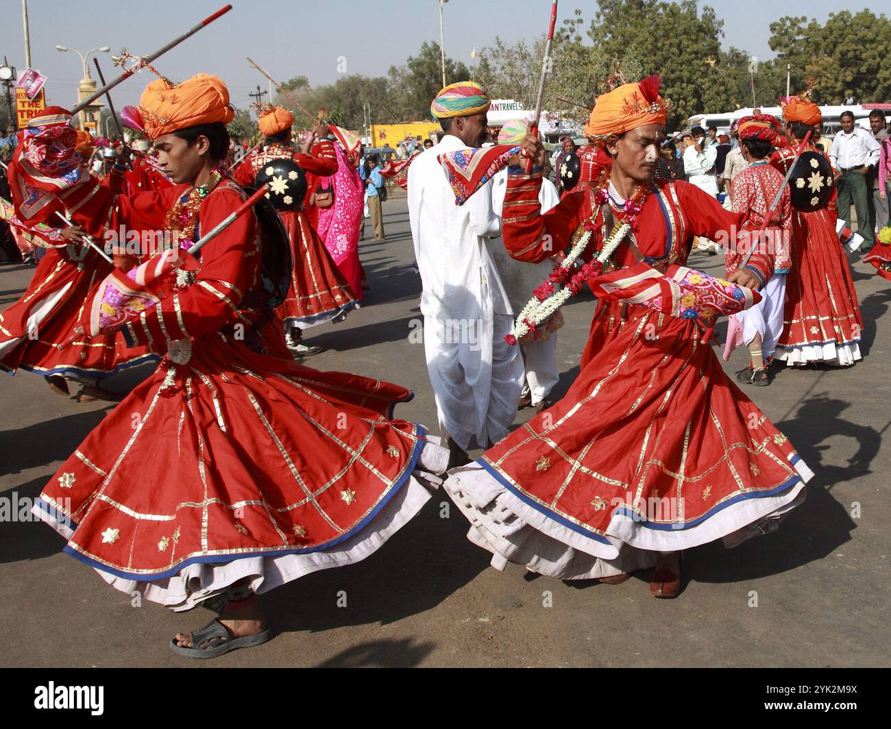 Jaisalmer desert festival dance hi-res stock photography and images - Alamy