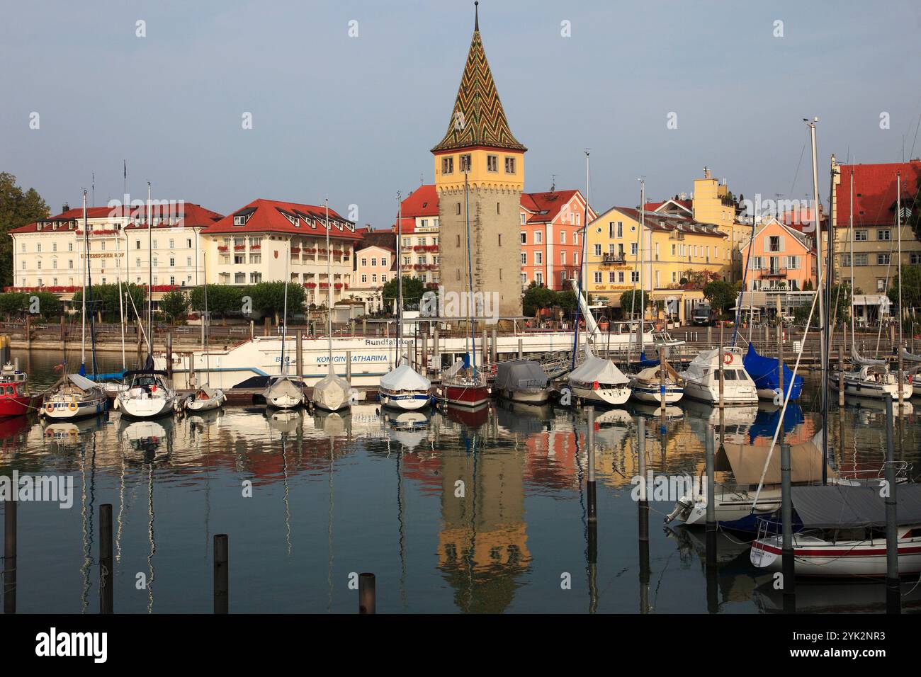 Germany, Bavaria, Lindau im Bodensee, Mangturm tower, harbor Stock ...
