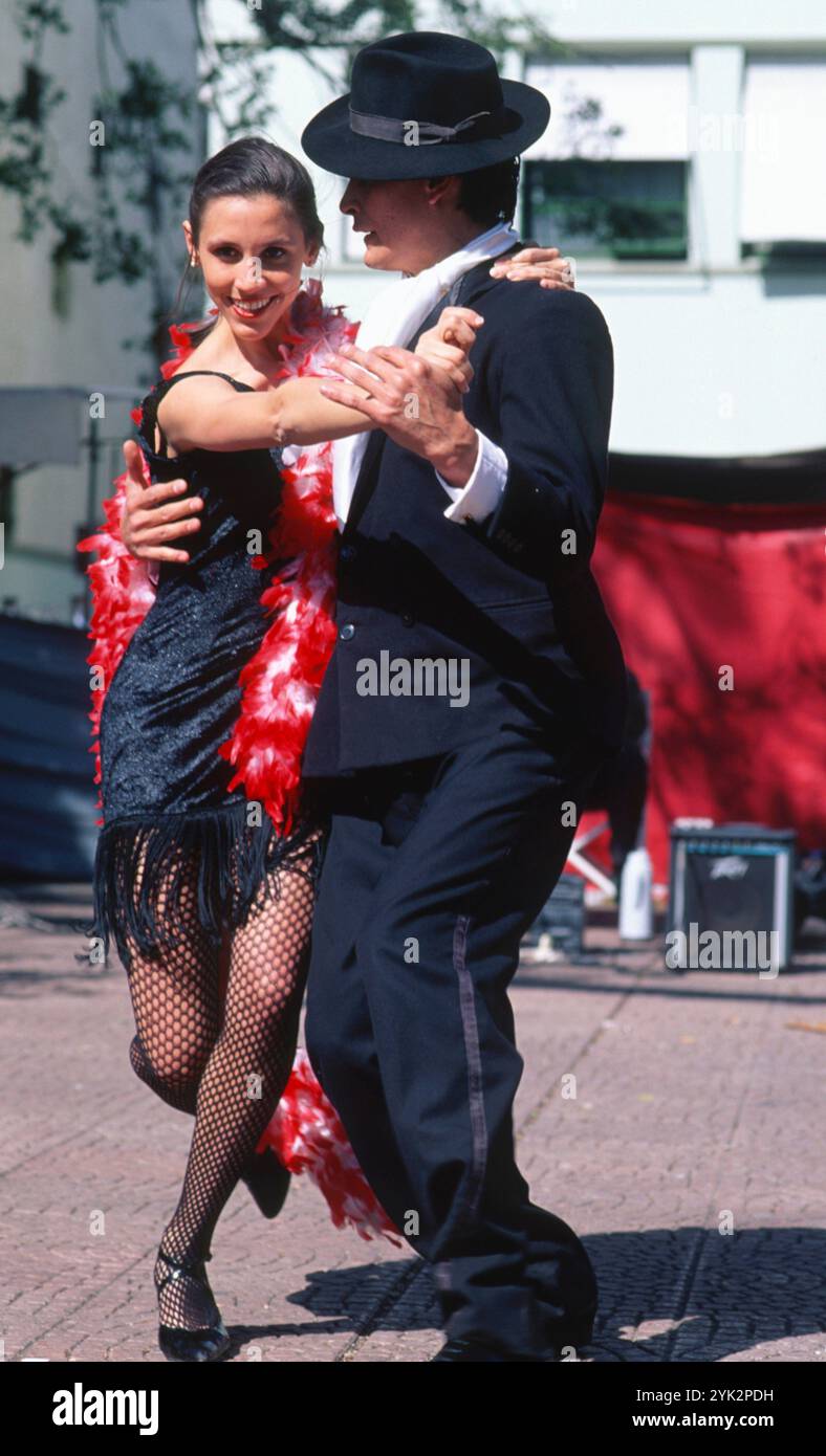 Plaza dorrego argentina dancer hi-res stock photography and images - Alamy